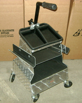 Cricket Adjustable Shoeing Box — Meader Supply Corp.